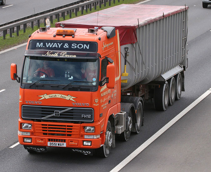 Friendly wave from passenger - news from Lorryspotting.com