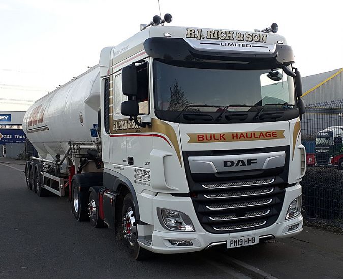 R J Rich DAF - news from Lorryspotting.com